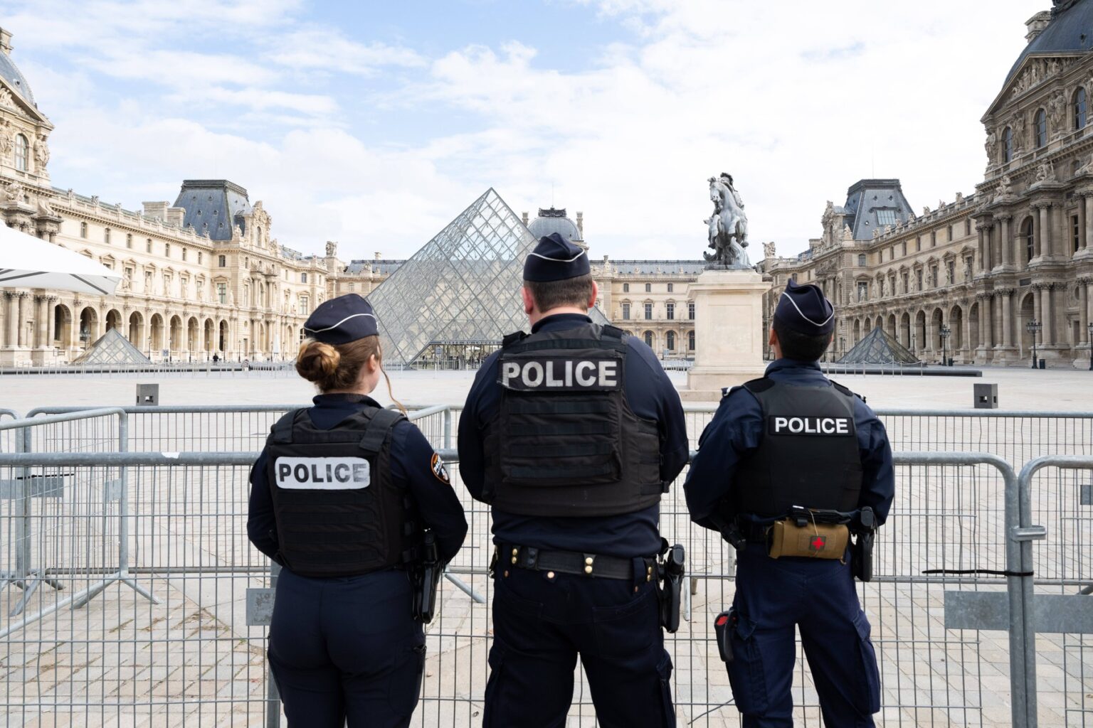 Kako se dogodila pljačka Luvra, ko su osumnjičeni i šta će biti dalje s ...