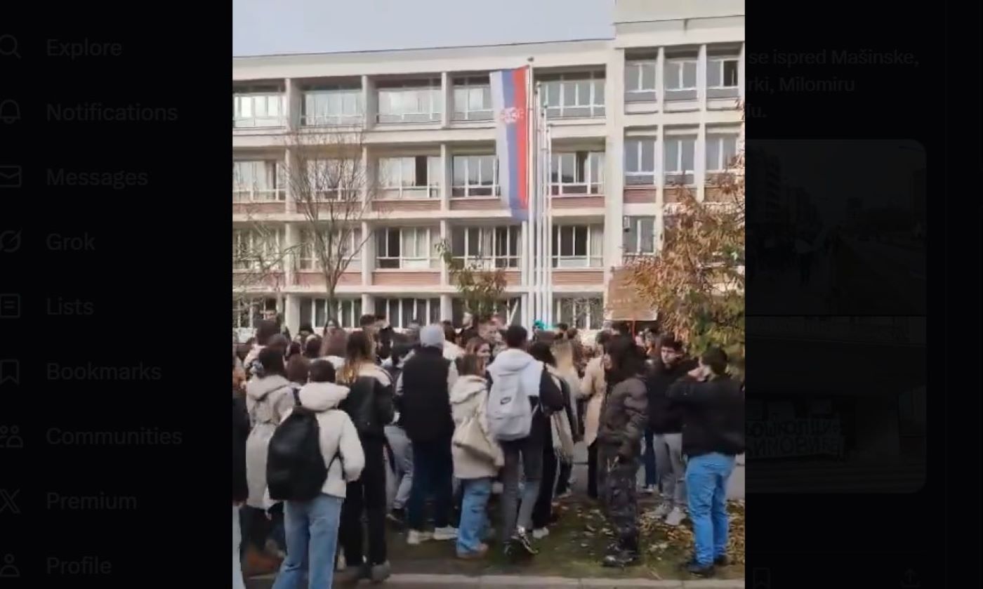 Srednjoškolci u Novom Sadu danas bojkotuju nastavu, pružaju podršku Jaćimovićima i Dijani Hrka ...