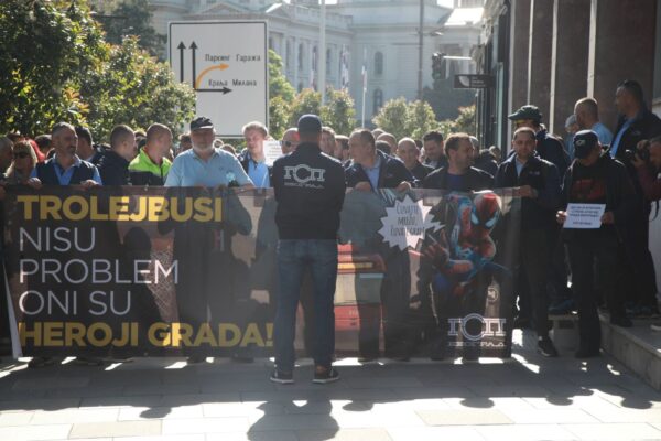 Protest radnika GSP: Šetnja do Andrićevog venca i predaja zahteva ...